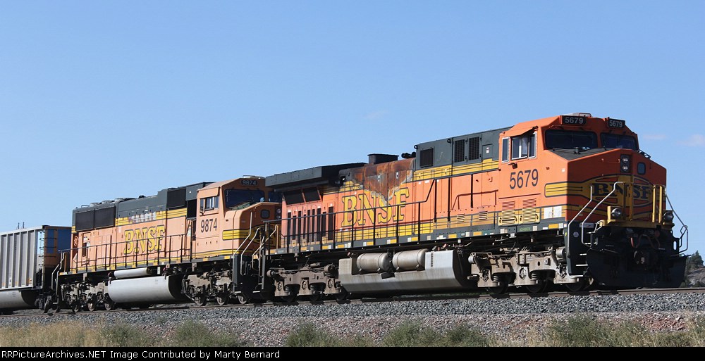 BNSF 5679 Got a Little Hot in the Middle
